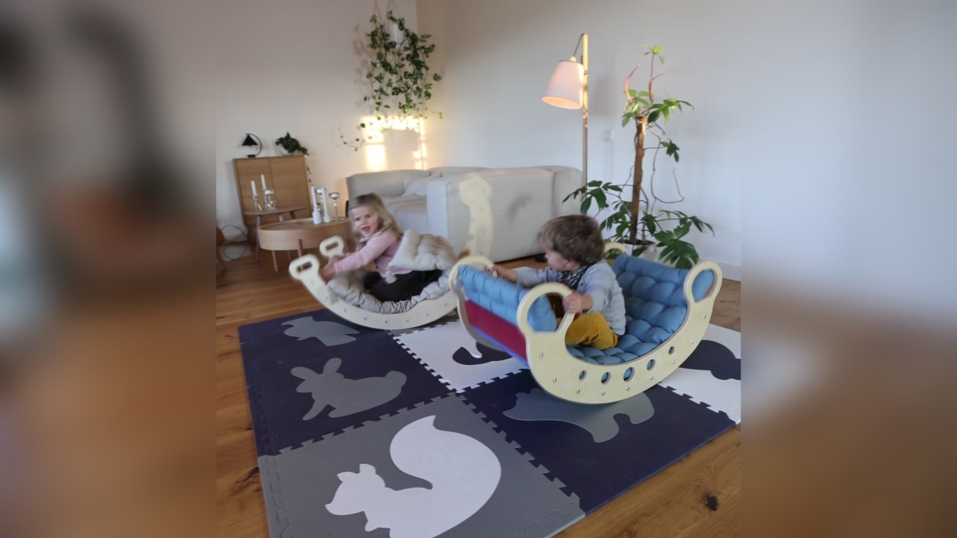 Bunte Wippe Regenbogenfarben Wippe - klein 85 x 42 cm - für Kinder ...